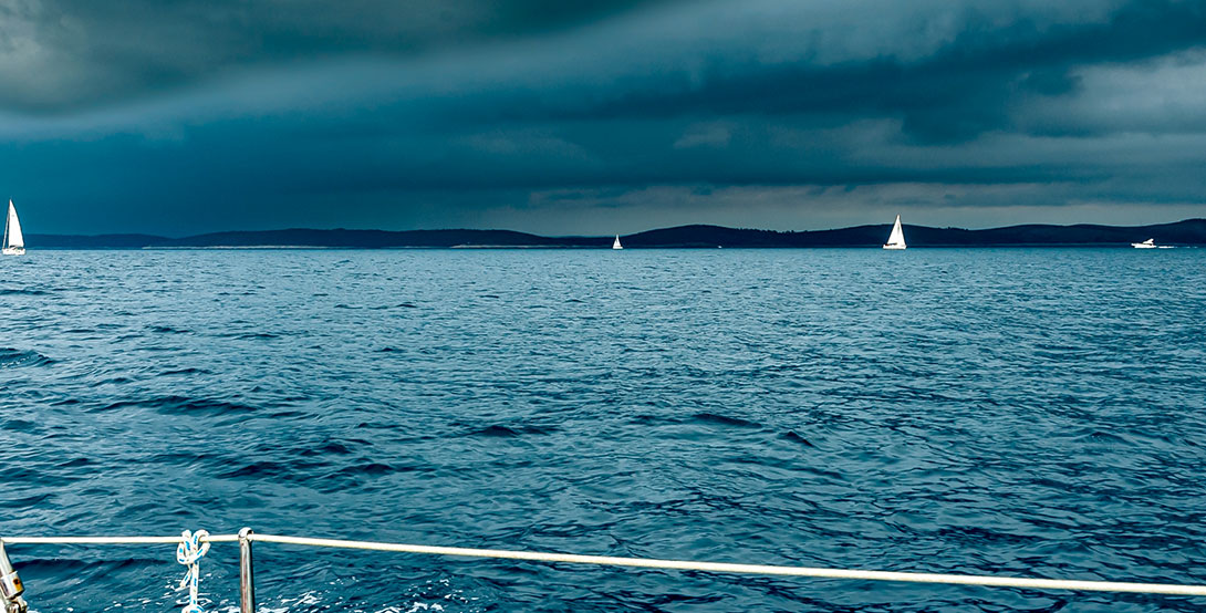 Navegación en Tormenta: Cómo Comportarse y Prepararse Cuando se Acerca ...